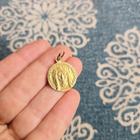 Jewelry | Vintage Dainty Gold Face Of Jesus Christ Coin Medal Medallion ...